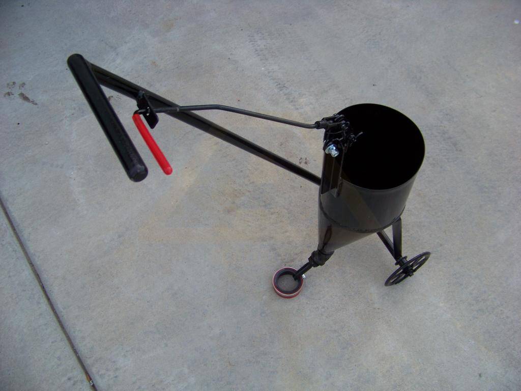Marshalltown 3 Gallon Crack Filling Pour Pot On Wheels RED704989 For ...